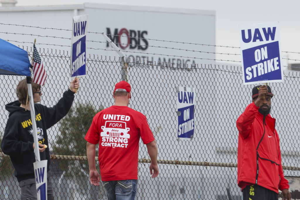 Fri. 9:29 a.m.: Clock is ticking as United Autoworkers threaten to ...